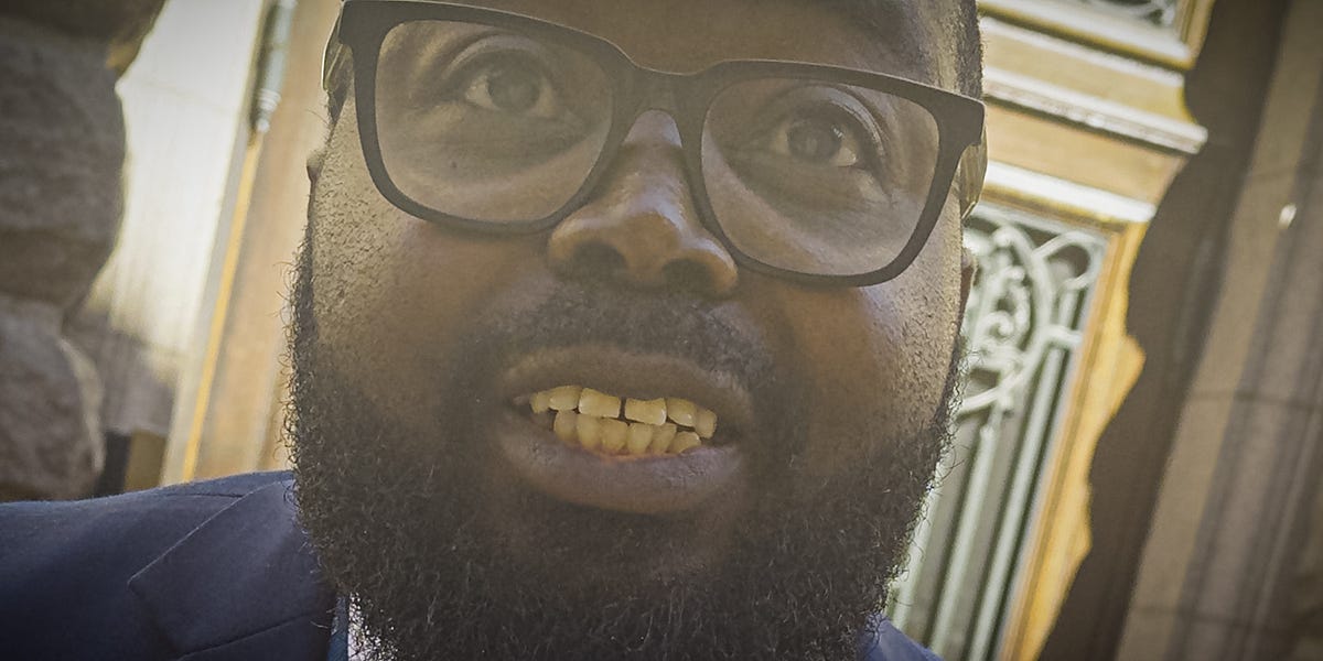 Idag blev jag trakasserad av Malcolm Jallow (V) vid riksdagens entré