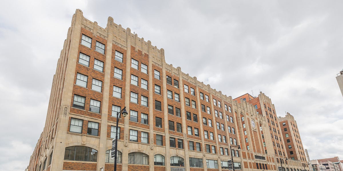 Pickwick Plaza - KC Yesterday Scavenger Hunt