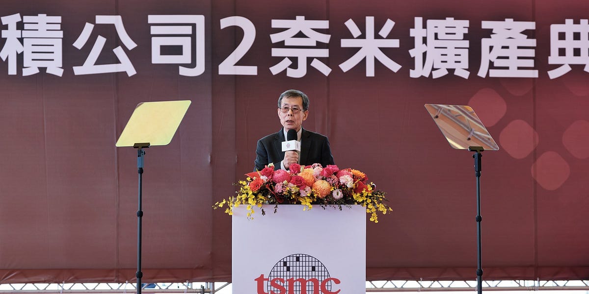 Intel vs. TSMC 2nm War Begins! Plus UMC–GlobalFoundries Merger Rumors