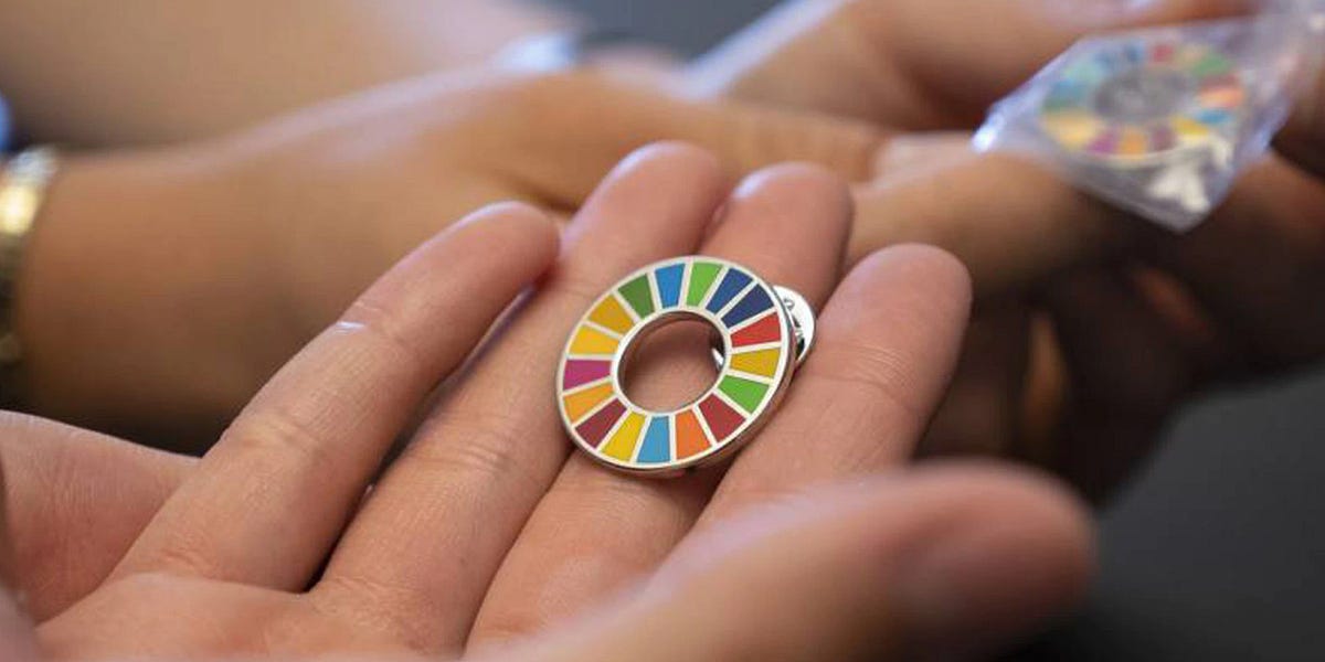 TE REGALO UN PIN DE LA AGENDA 2030... - by ROBERTO JUÁREZ