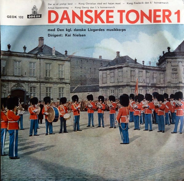 Og hornmusik - by Niels Fez Pedersen