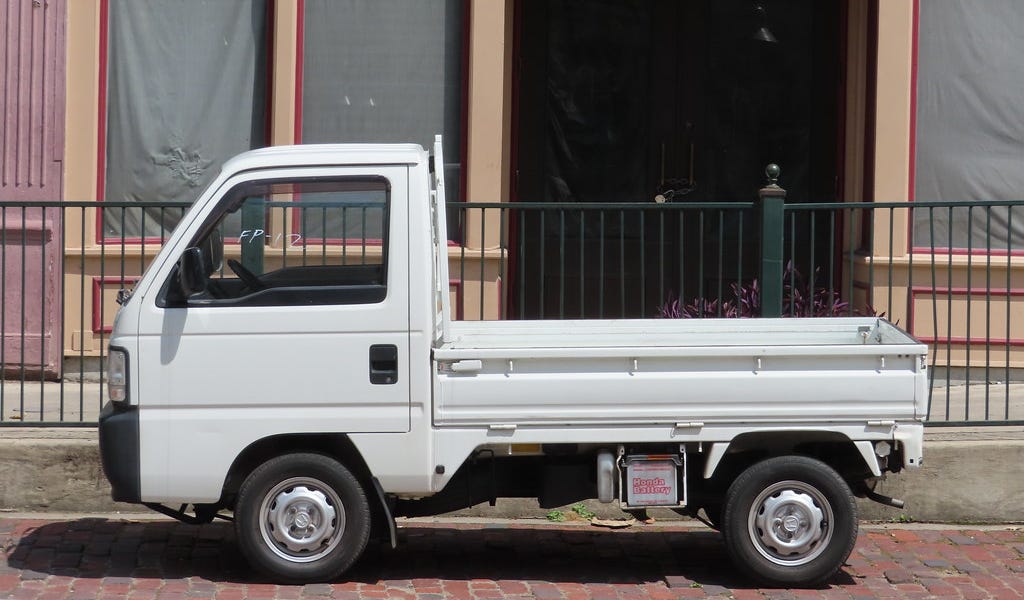 🛻 Tiny Japanese Trucks Take Rural America by Storm