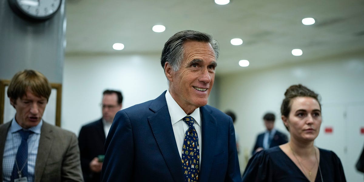 Mitt Romney should endorse Kamala Harris