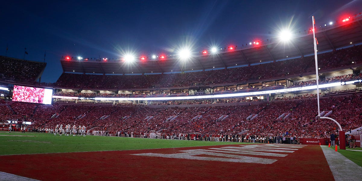 Gunslinger Buzz 🏈 2025 QB Notebook - by Erik Buchinger