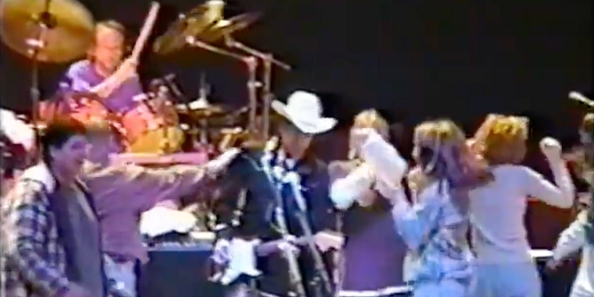 Dubuque '96 Stage-Crashers Remember a Uniquely Wild Bob Dylan Show