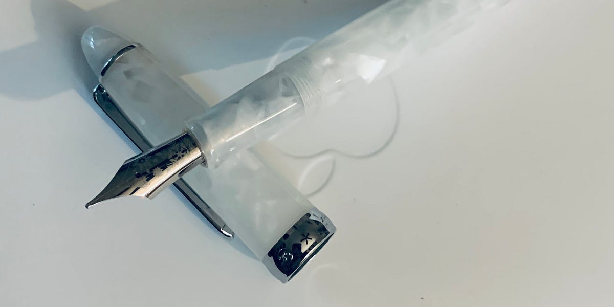 Happy Holiday(s Pens) - @idipbananasintocoffee’s Substack