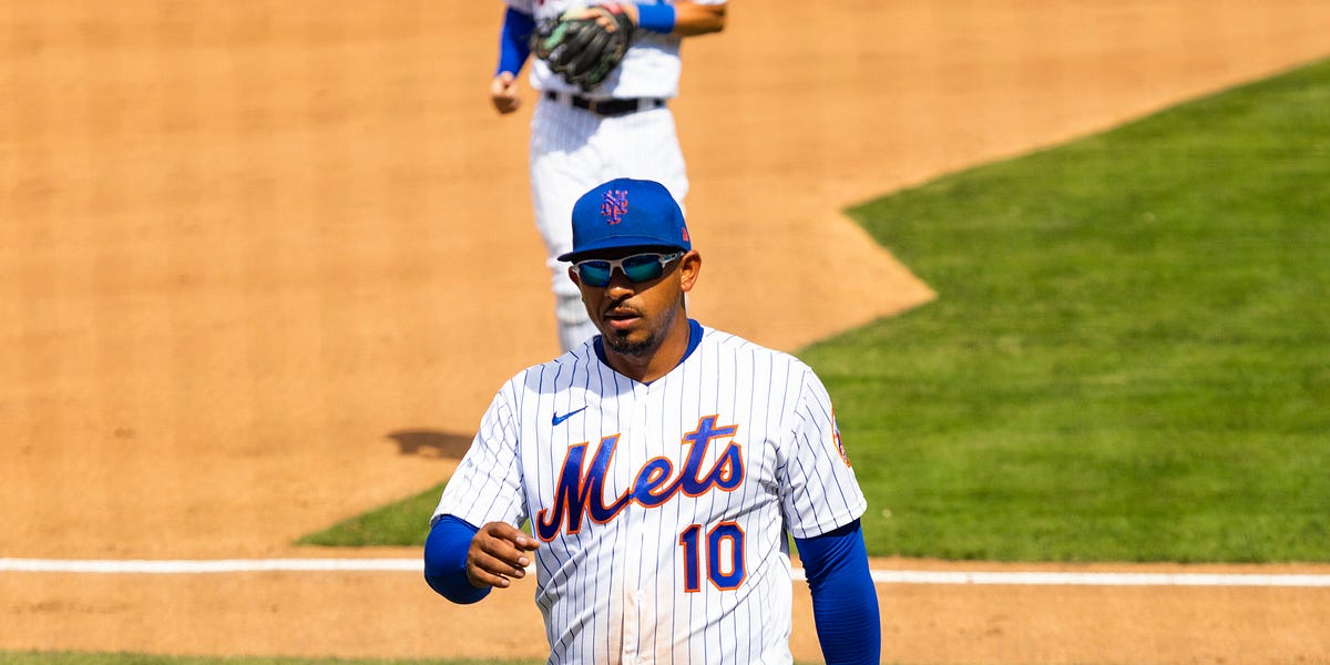 Mets trade Eduardo Escobar to the Angels for two pitching prospects