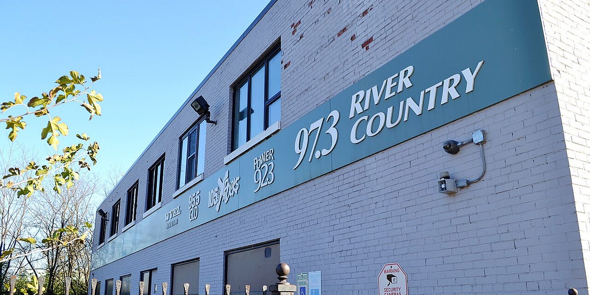 AM/FM/TV DXing: Slight drop in number of broadcast stations