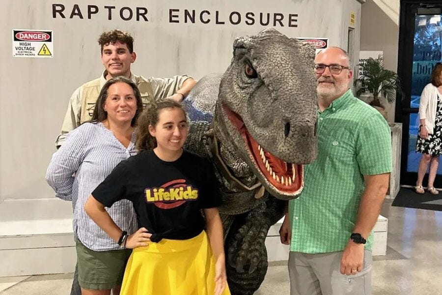 Megachurch Puts on ‘Jurassic Park’ Themed Church Service + Animatronic ...