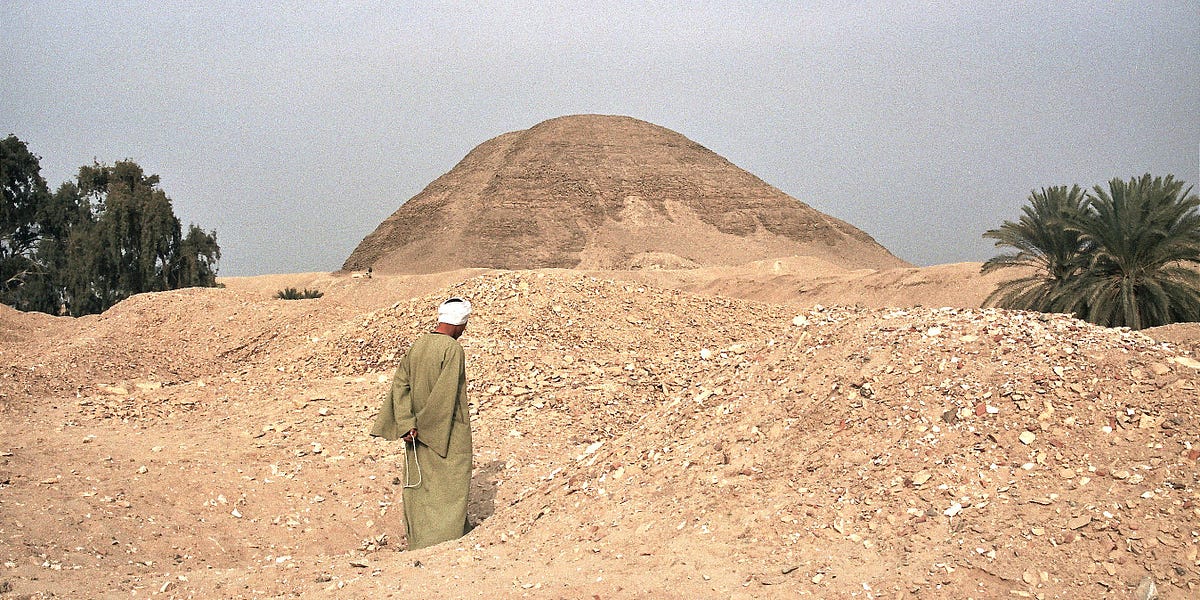 The Labyrinth of Hawara - by Louis De Cordier