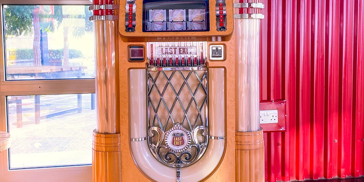 Wurlitzer Jukeboxes – Revolutionary Vintage Music Players