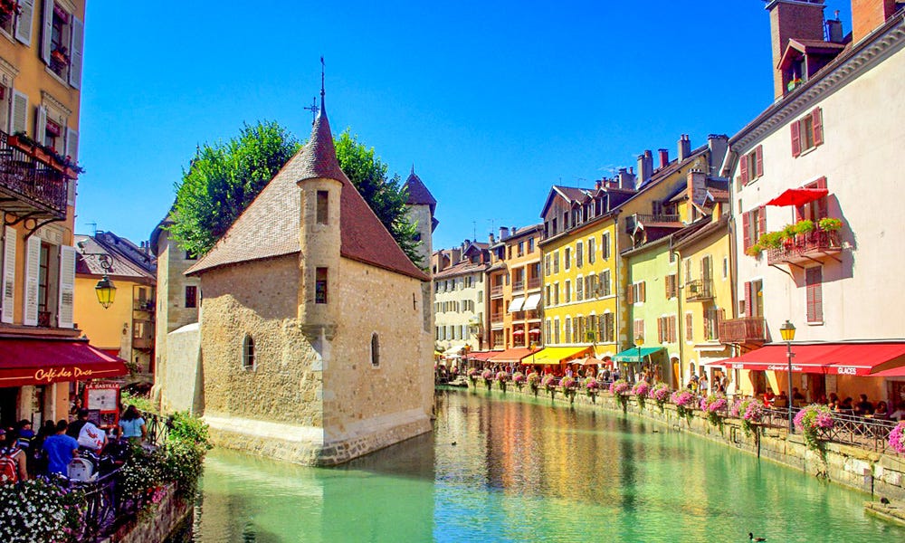 10 Breathtaking Places to Discover Around Lake Annecy
