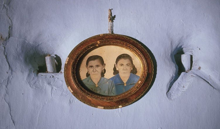 Toda história daria um livro? - by Raisa Monteiro Capela