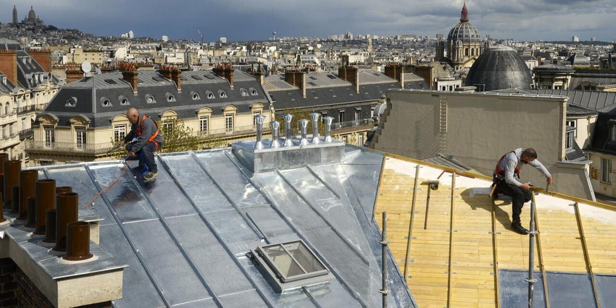 RAISING THE PARIS ROOF. - by John Baxter