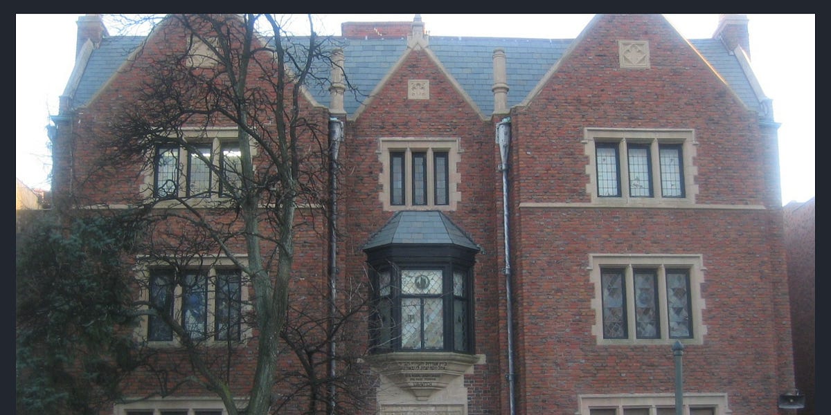 Chabad Lubavitch World HQ - by TFP - THE FRUITED PLAIN