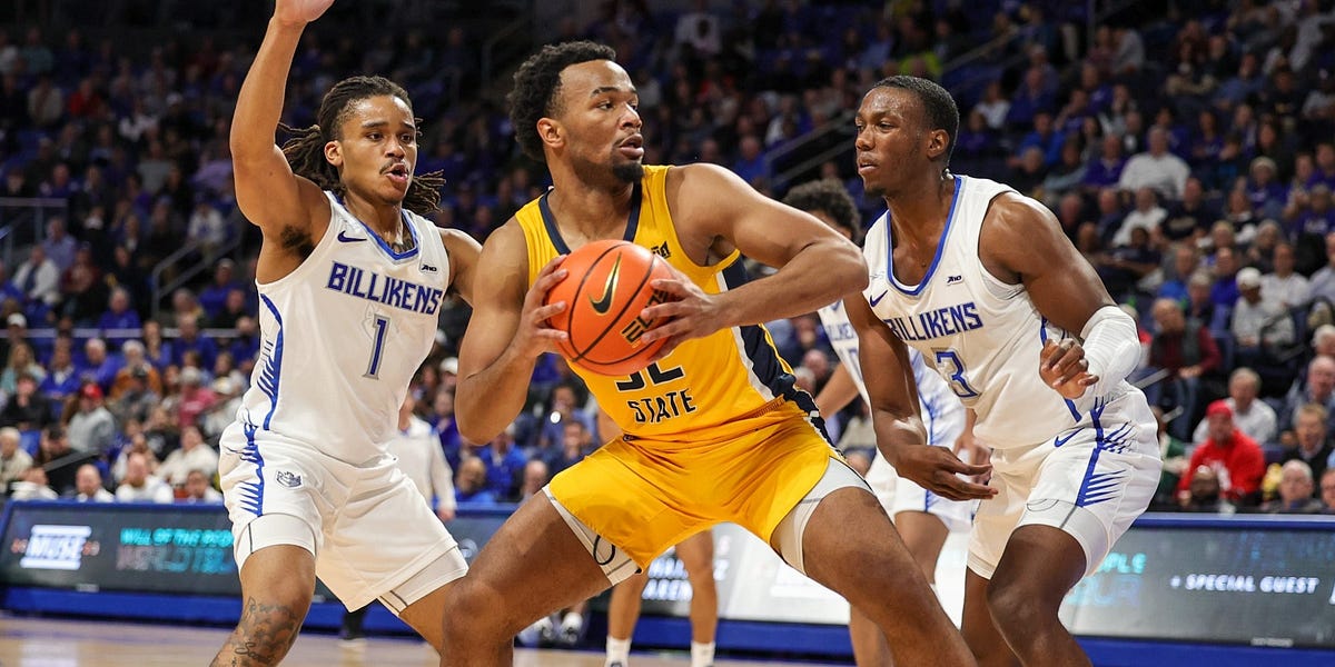 Smith scores 27 in professional debut - by Jeff Bidwell