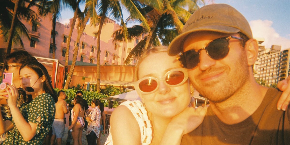 Farewell, Sweet Husband - by Alexandra Kyle