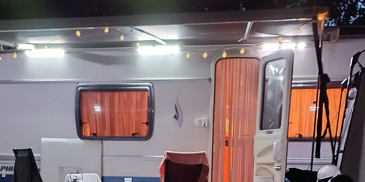 Todos nuestros yos - by Isabel Sobejano