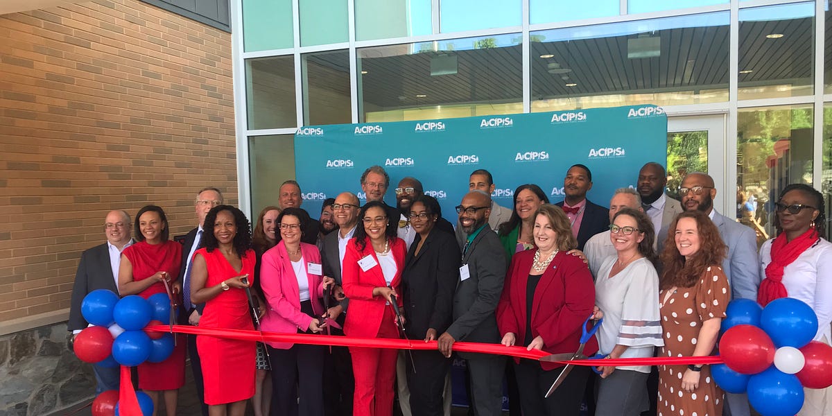 Obsessing About Minnie Howard - by Mark Eaton