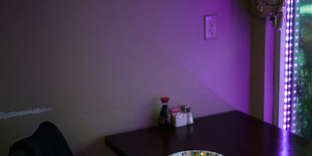 Rebecca Curtis - by Tomasz Trzebiatowski - PHOTOSNACK