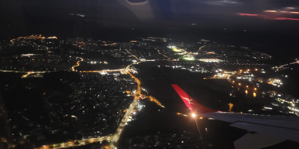 610 MPH @ 35K FEET ABOVE THE PACIFIC - by Jonathan Roth