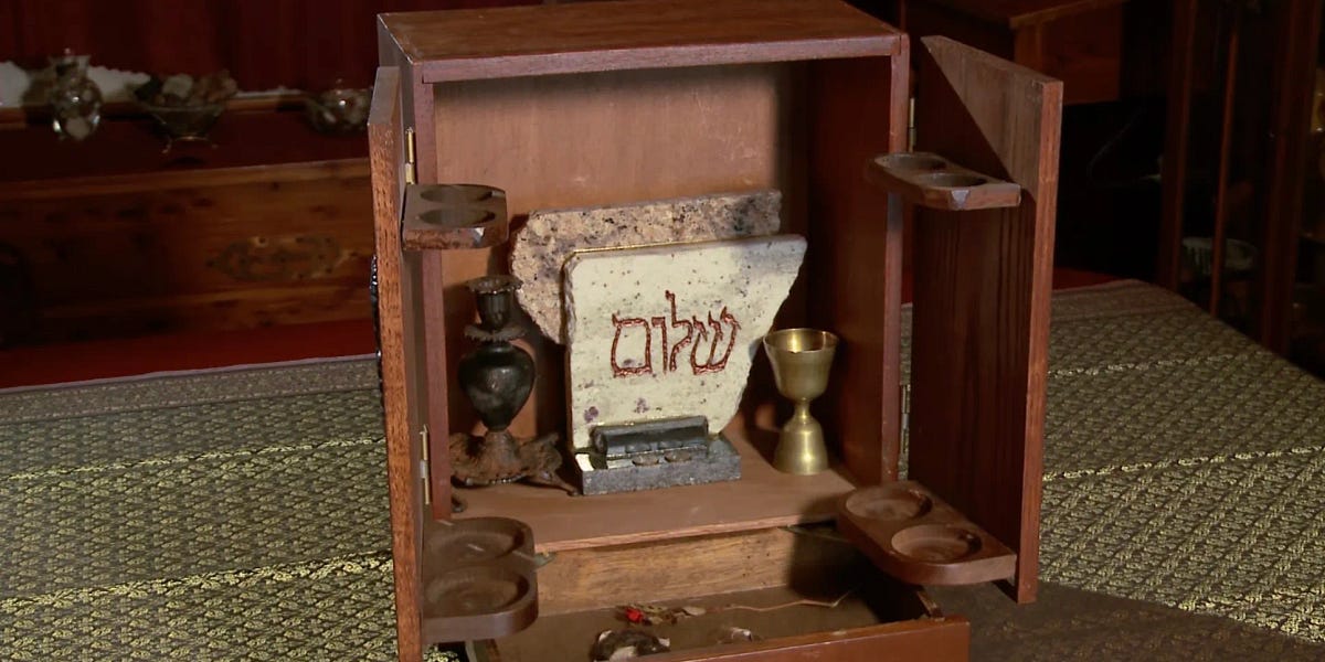 La Caja Dybbuk: La historia real del objeto maldito más popular de los ...