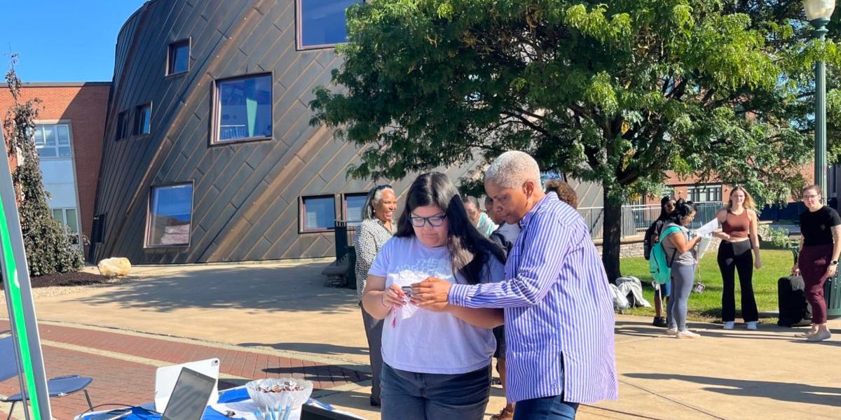 Secretary of the State Helps CCSU Students Register to Vote