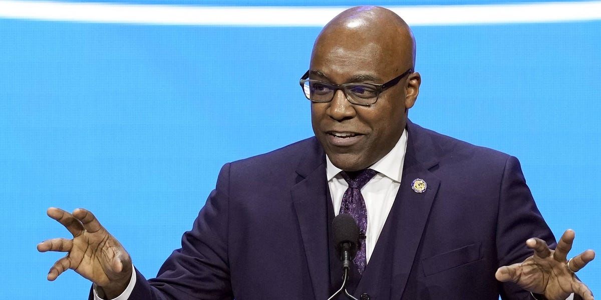 THE ILLINOIZE: Monday Free for All...SAFE-T Act ruling expected tomorrow...About the ban on ...