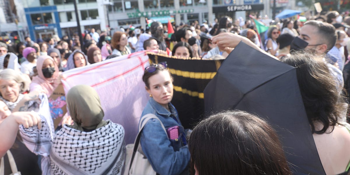 I Went to Cover a Protest. I Was Surrounded by a Mob.