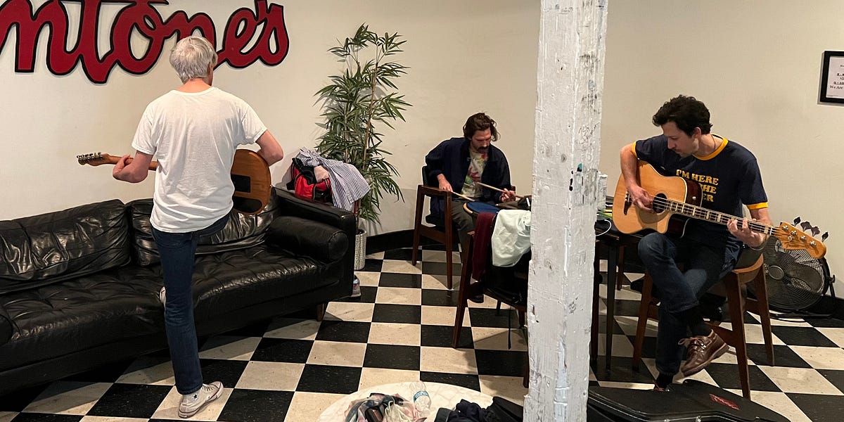 Tour: Closure (📢 Stoop Chat) - by We Are Scientists