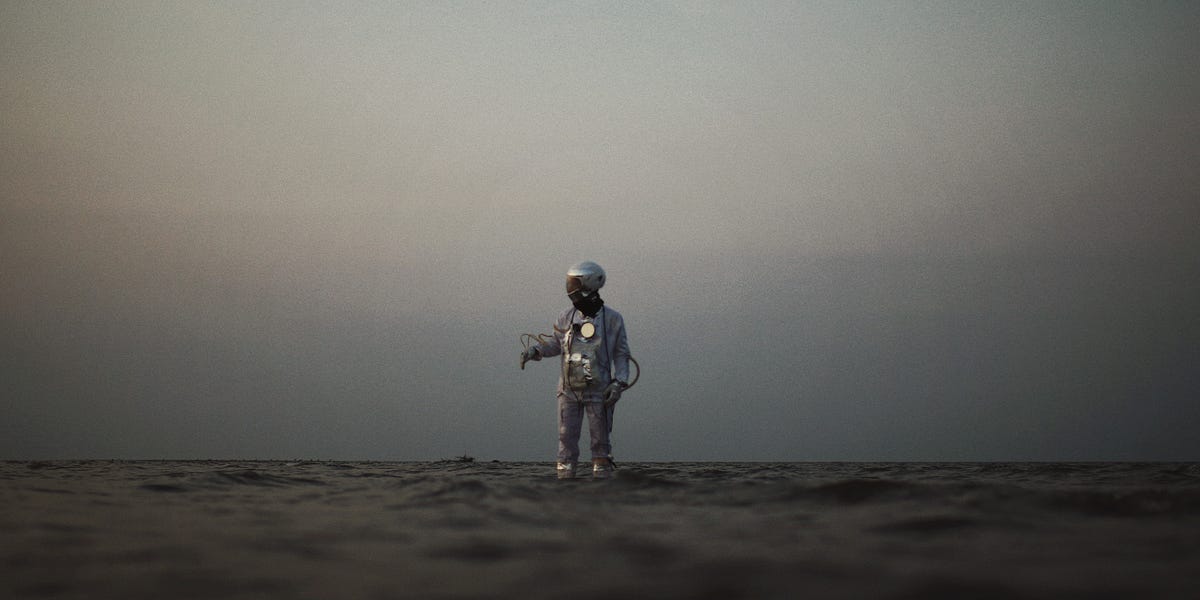How Interstellar Proves We Are Being Held Back by 'Past' and 'Future'