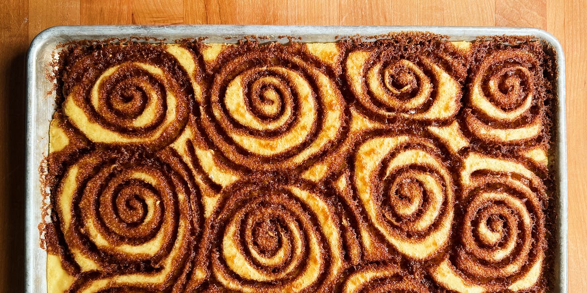 Cinnamon Swirl Sheet Pan Pancakes - by Carolina Gelen