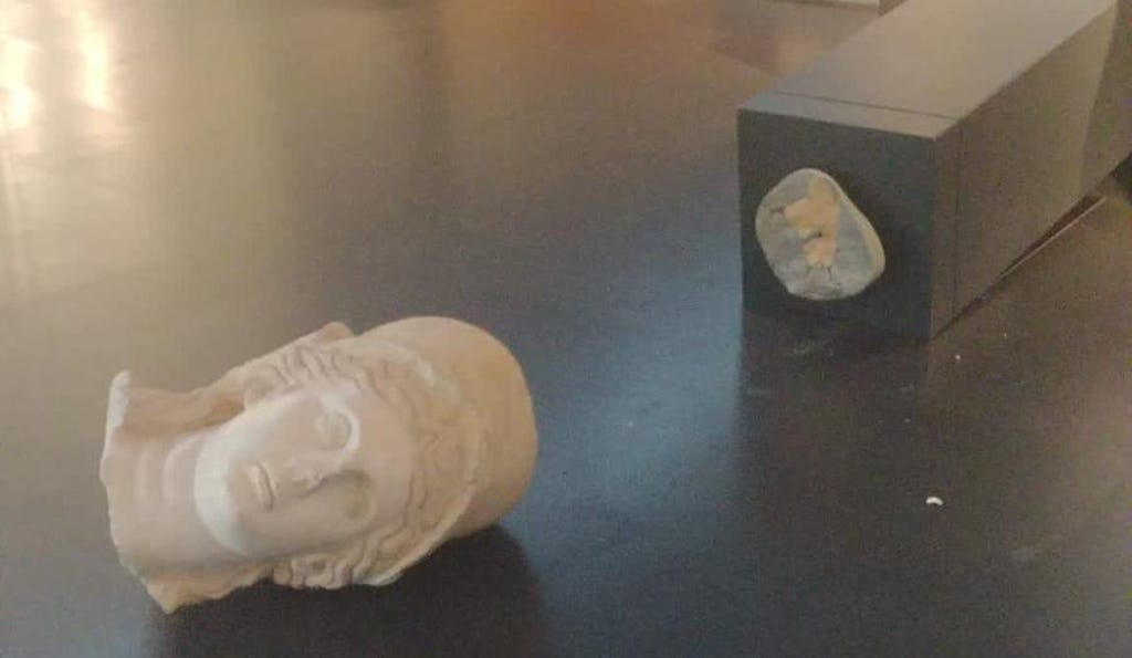 Sur place ou à emporter ? - by Sabrina Bennoui