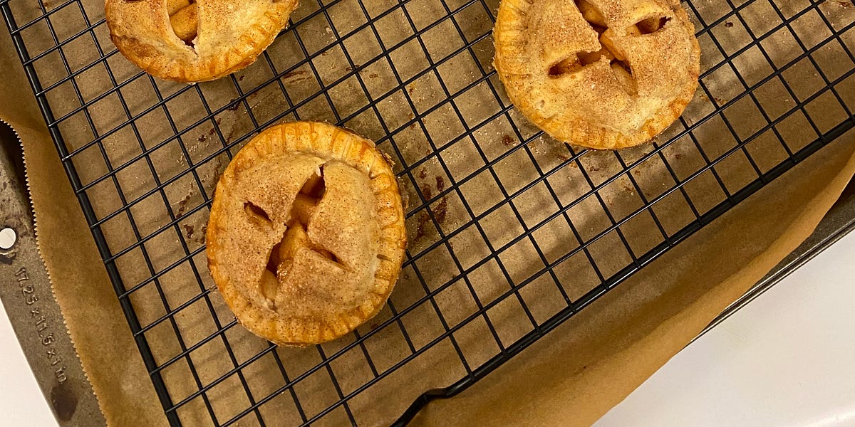 Mini Apple Pies🍎 - by Jess Ng - jesswithfood