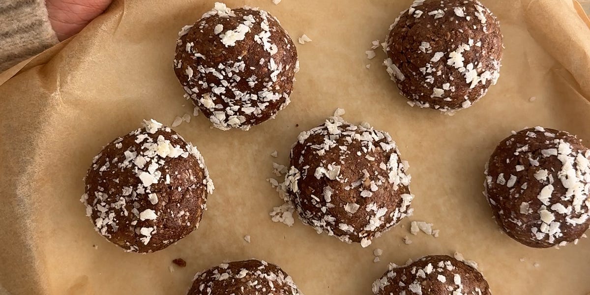 5-Ingredient PB Chocolate Energy Balls