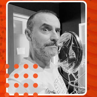 Claudio Serrano, actor de doblaje y locutor. Pregúntame en Menéame.net