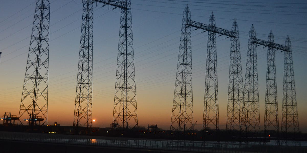 50 years of restructuring the electricity system - From central control ...