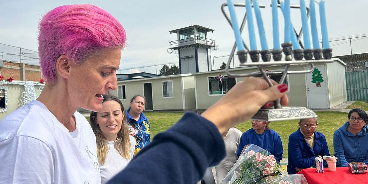 La Luz de Januká en Almoloya - by Adina Chelminsky