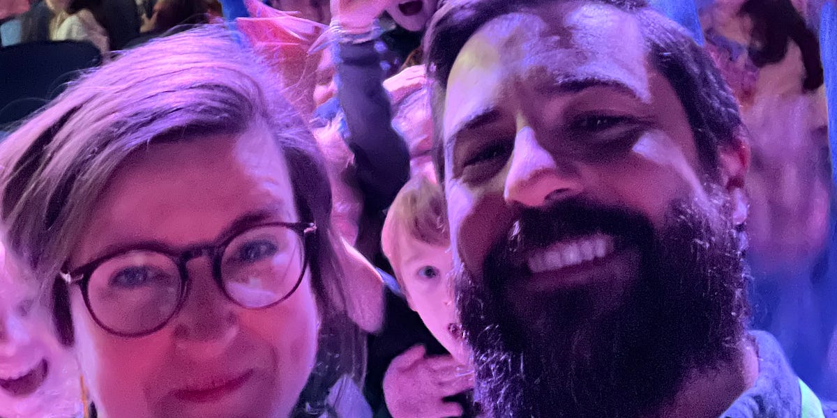 Monsters in the middle - Refe Tuma's Head in a Birdcage