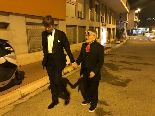 MIS AMIGOS LOS MAYORES - by Ignacio M. Giribet