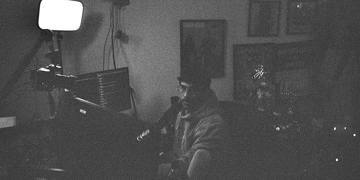 Waiting for Hasan - by Lolo - Vanishing Points