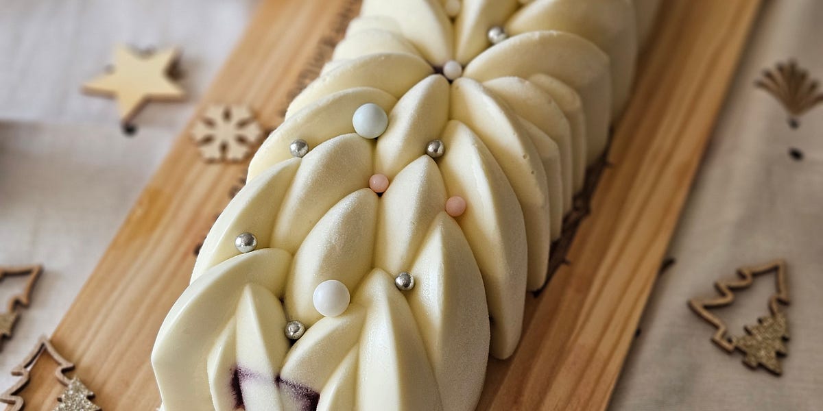 Bûche de Noël,chocolat blanc & fruits rouges