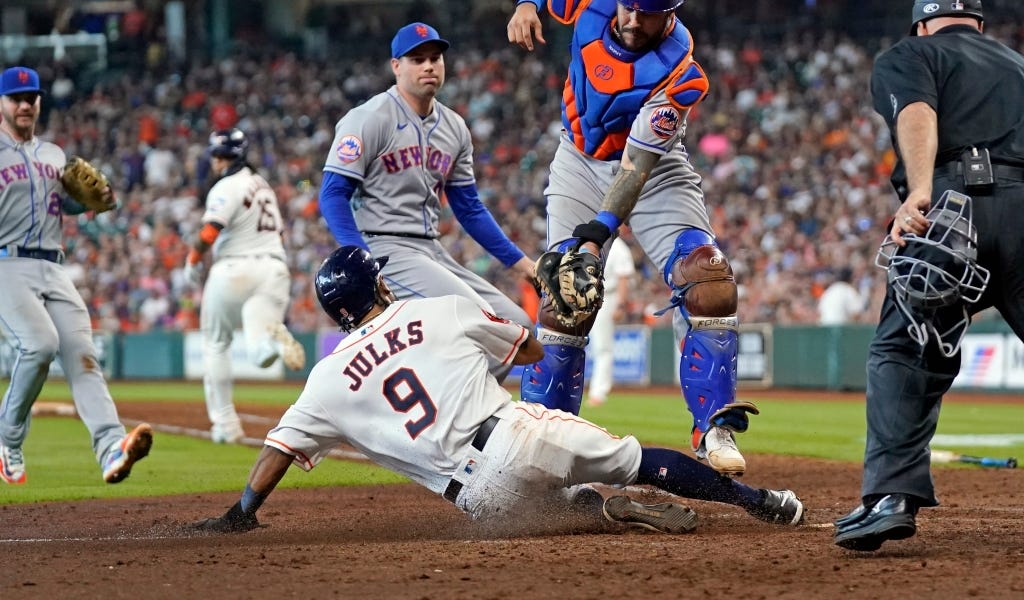 Mets beat themselves in a sloppy loss as they continue their spiral ...