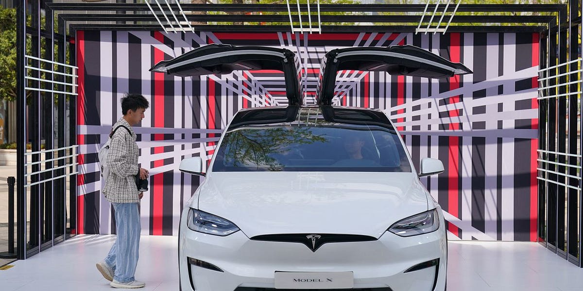Disruptors: How Tesla Crossed the Chasm - by James Kelly