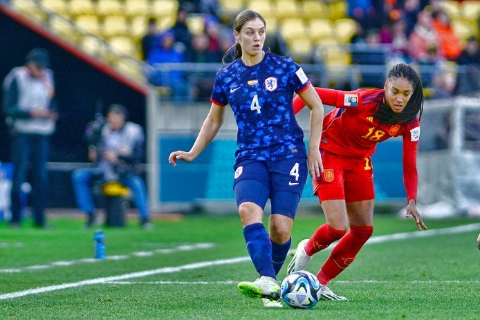 Chelsea player and Oranje Leeuwin Aniek Nouwen has faded into the ...
