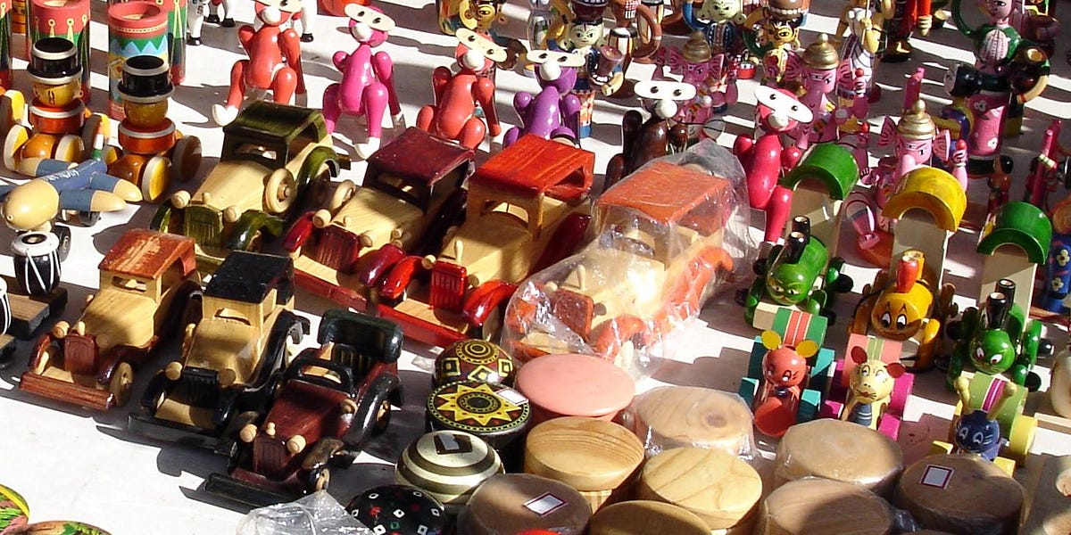 Shake-a-face toy: a vintage way to create random facial expressions