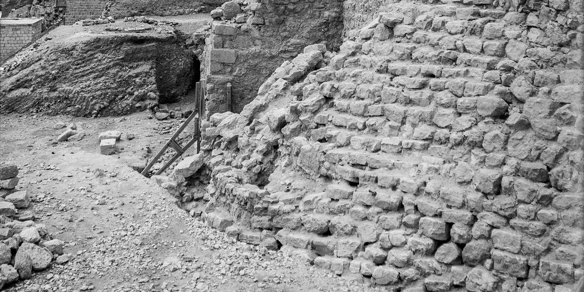 Unwinding the Stepped Stone Structure, Part 1: Macalister and Duncan