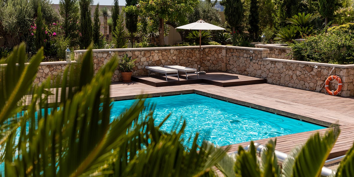 Leslie's, Inc. (LESL): Swimming Against the Current - Buy the Dip?