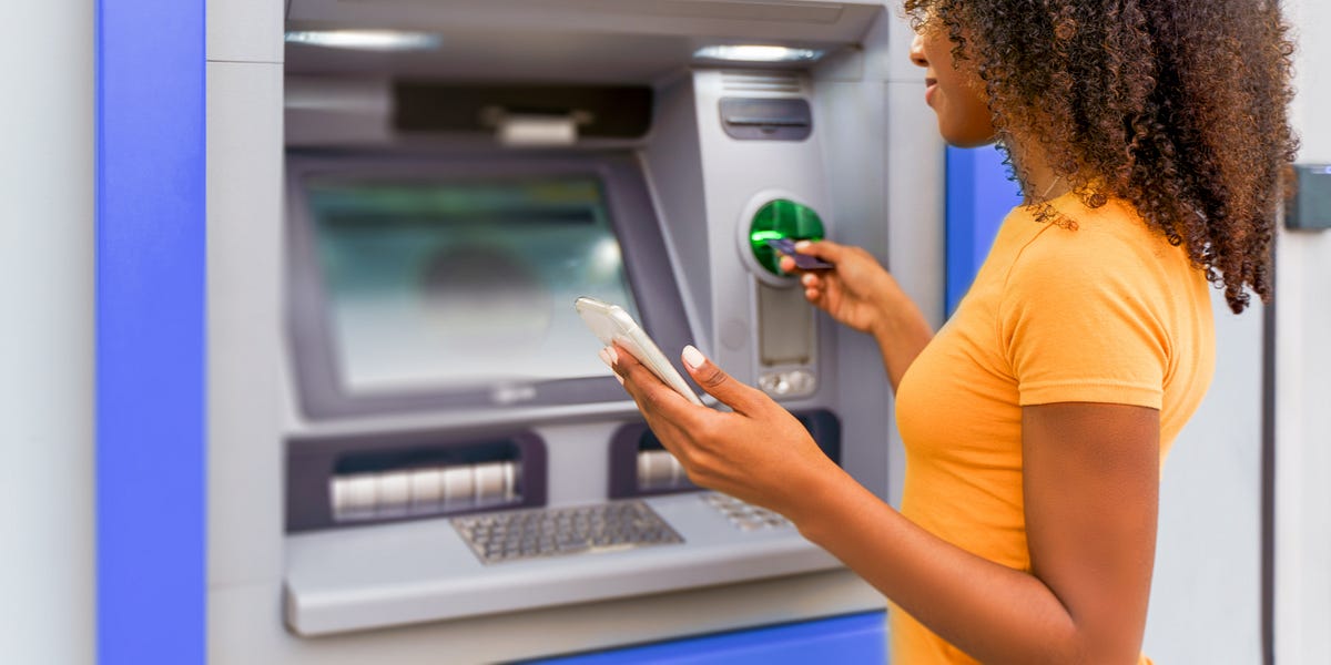 How To Use An ATM In Mexico - by Mike Leavy - Mexico Listo