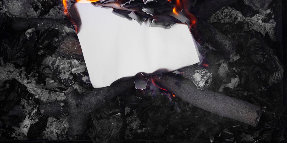 Fim de ano, um mundo paralelo - by Beatriz Singer